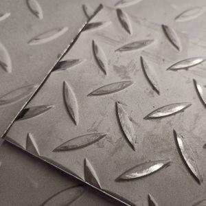 China 304 Stainless Steel Chequered Plate Hot Rolled with Polished Surface for Anti-Slip Applications for sale