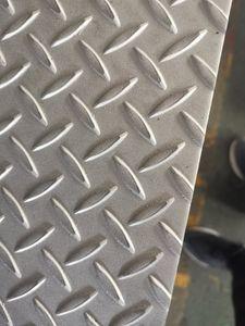 China 304 Stainless Steel Checkered Plate Hot Rolled Anti-Slip Press Stamping Patterned Sheet for sale