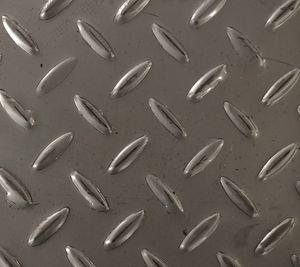 China 3.0-6mm 304 Stainless Steel Checkered Plate with Anti-Slip Surface and Cold Rolled Technique for sale
