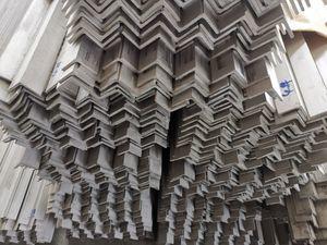China Hot Rolled Stainless Steel Angle Bar in SUS304 SUS316L 310S with Bright Surface for Structural Applications for sale