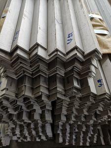 China Hot Rolled 304 316L Stainless Steel Angle Bar in 30*30-100*100 Sizes for Structural Applications for sale