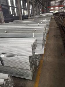 China Hot Rolled ASTM A572 Gr.50 Steel Angle Bar 30x30-200x200mm Equal Angle Iron for Structural Use for sale