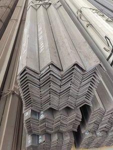 China Q235B SS400 Angle Bar 100*100*6mm Steel Angle with 6m Length for Structural Applications for sale