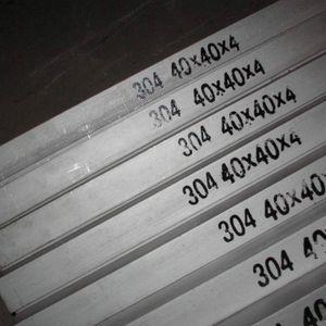 China Hot Rolled Stainless Steel Angle Bar with Pickling Surface in 30*30-100*100mm Sizes for Structural Applications for sale