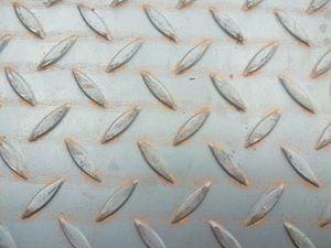China Hot Rolled S355JR S355J2 S275 Checkered Plate with 2.0mm-12mm Thickness for Construction and Industrial Use for sale