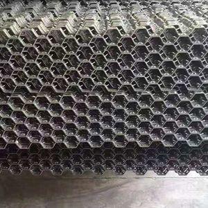 China Corrosion Resistant 304 316L 2205 Stainless Steel Tortoise Shell Net with 1.0 - 2.0mm Thickness for Boiler Applications for sale