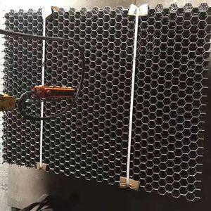 China Grade 304 410S 310S 321 Stainless Steel Tortoise Shell Net with Twill Weave in 40*40mm and 50*50mm Sizes for sale