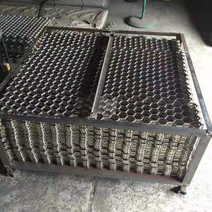 China Heat Resistant SS304 Stainless Steel Wire Mesh with 40*40mm 50*50mm Hole Size for Boiler Applications for sale