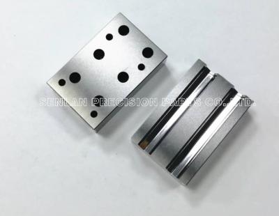 China Hitachi HPM38 Plastic Mould Parts Slider Insert Core with 50-52HRC Hardness and +/-0.01mm Tolerance Mirror Polished Finish for sale