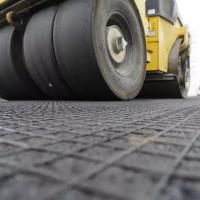 China High-Strength Reinforcing Fiberglass Geogrid Roadbeds Slopes Isolation for Pavement Application for sale