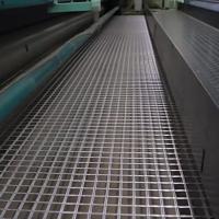 China Prevent Cracking Asphalt Driveway  Coated Bitumen  Fiberglass Geogrid 50 50 Grid Mesh 25.4mm for sale