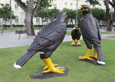 China Large Painted Fiberglass Eagle Sculpture Life Size Outdoor Garden Public Decoration for sale