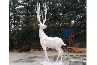 China Outdoor Fiberglass Deer Statue White Color 200cm Height Customizable Animal Sculpture for sale