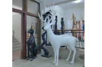 China Fiberglass White Deer Sculpture 2m Height Outdoor Public Art Animal Statue for sale