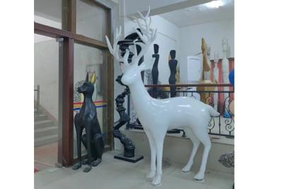 China Fiberglass White Deer Sculpture 2m Height Outdoor Public Art Animal Statue for sale