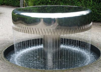 China Professional Stainless Steel 316L Garden Water Feature Fountain with Mirror Polishing - Custom Sizes Available with 35 Day Delivery for sale