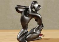 China Custom Size Bronze Kissing Love Couple Statue with Thermal Coloring Coating - 35 Day Delivery for sale
