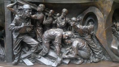 China Life Size Bronze High Relief Sculpture - Customized Dimensions with 30 Day Delivery for Interior & Outdoor Public Decoration for sale