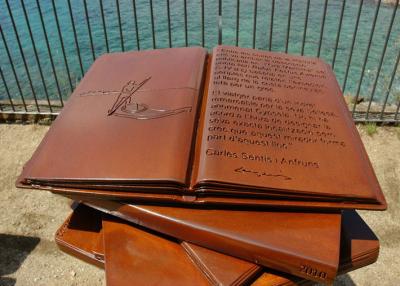 China Corten Steel Book Sculpture for Garden Public Decoration Rusty Finish Custom Size for sale
