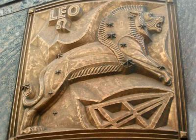China Large Bronze Leo Relief Wall Art 150cm 200cm 220cm Custom Sizes for Indoor Outdoor Decoration for sale