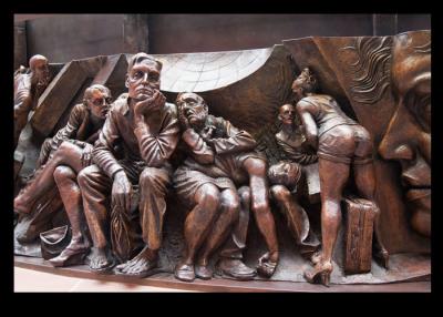 China Vivid High Relief Bronze Sculpture Figure - European Style Public Art with Customized Size Options and 30-Day Delivery for sale