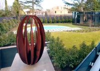 China Custom Corten Steel Egg Sculpture Rusty Metal Garden Ornament 1m Size for sale