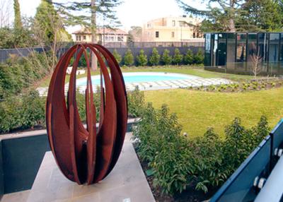 China Custom Corten Steel Egg Sculpture Rusty Metal Garden Ornament 1m Size for sale