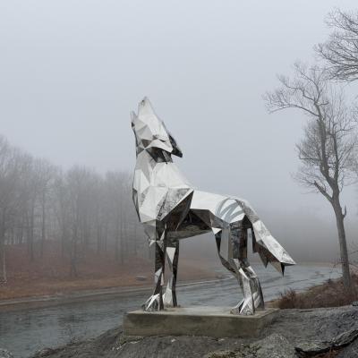 China Large Stainless Steel Howling Wolf Sculpture 200cm Outdoor Geometric Art for sale