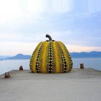 China Modern Contemporary Colorful Outdoor Fiberglass Pumpkin Sculpture 150cm H for sale