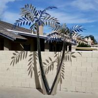 China Mirror Polished Tree Sculpture Palm Tree Stainless Steel Garden Feature for sale