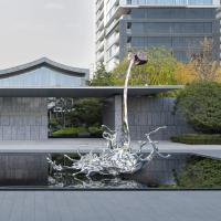 China Custom Stainless Steel 316L Frozen Water Splash Sculpture 300cm H Outdoor Fountain for sale