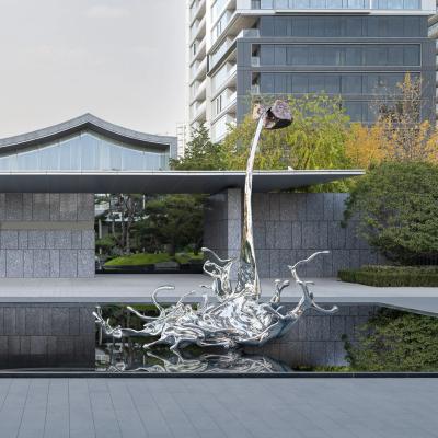 China Custom Stainless Steel 316L Frozen Water Splash Sculpture 300cm H Outdoor Fountain for sale