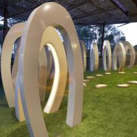 China Custom Outdoor Modern Decorative Steel Sculpture Metal Statue Stainless Steel Painted for sale