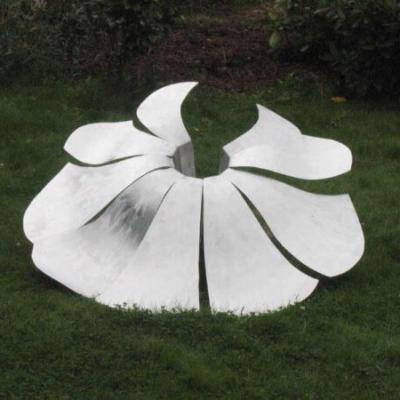 China Stainless Steel Flower Sculpture Garden Decorative Art Custom Size Polished Finish for sale