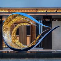 China Modern Wave-Inspired Stainless Steel Light Sculpture 150cm Height for Public Decoration for sale