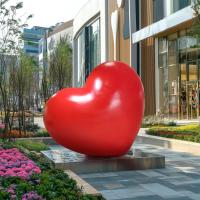 China Custom Red Fiberglass Heart Sculpture 200cm Height 120kgs for Commercial Decoration for sale