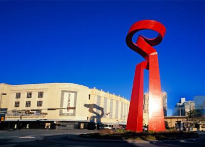 China Commercial Building Decoration Outdoor Stainless Steel Metal Sculpture 500cm Red Painted Finish for sale