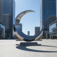 China Custom Large Outdoor Stainless Steel Moon Sculpture Mirror Polished Hollow Crescent Art for Garden Plaza Decoration for sale