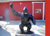China Antique Fiberglass Bronze Gorilla Statue Life Size Animal Sculpture Public Decoration for sale