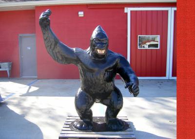 China Antique Fiberglass Bronze Gorilla Statue Life Size Animal Sculpture Public Decoration for sale