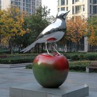 China Outdoor Mirror Polished Stainless Steel Bird on Apple Sculpture for sale