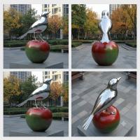 China Outdoor Mirror Polished Stainless Steel Bird on Apple Sculpture for sale