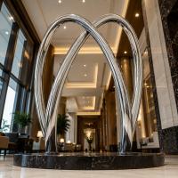 China Mirror Polished Stainless Steel Double Arch Tube Sculpture, Modern Abstract Art Decor for sale
