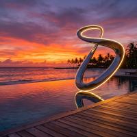 China Infinity Twist Mirror Polished Stainless Steel LED Sculpture | Modern Outdoor & Indoor Art Decor for sale