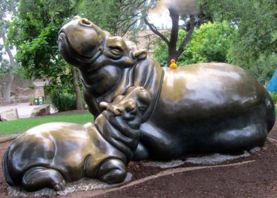 China Bronze Rhino Mother Love Sculpture 200 cm Outdoor Garden Decoration Custom Size for sale
