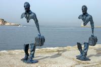 China Famous Casting Traveler Design Bronze Statue , Bronze Figurines Custom Size for sale