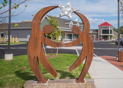 China Outdoor Corten Steel Welcome Sculpture 180 cm Rusty Finish Metal Figure for Park for sale