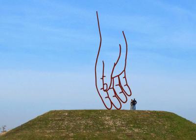 China Modern Corten Steel Hand Sculpture 200 cm Outdoor Decorative Metal Art for sale