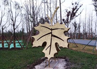 China Custom Painted Stainless Steel Leaf Sculpture 1pc for Garden Park Decoration for sale