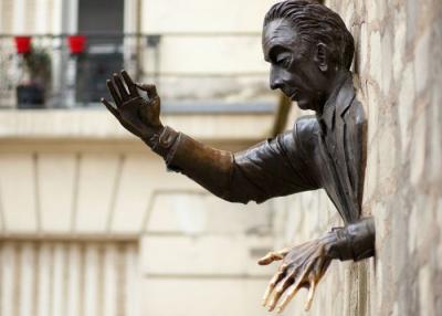 China ODM Life Size Outdoor Wall Decorative Casting Bronze Man Statue for sale